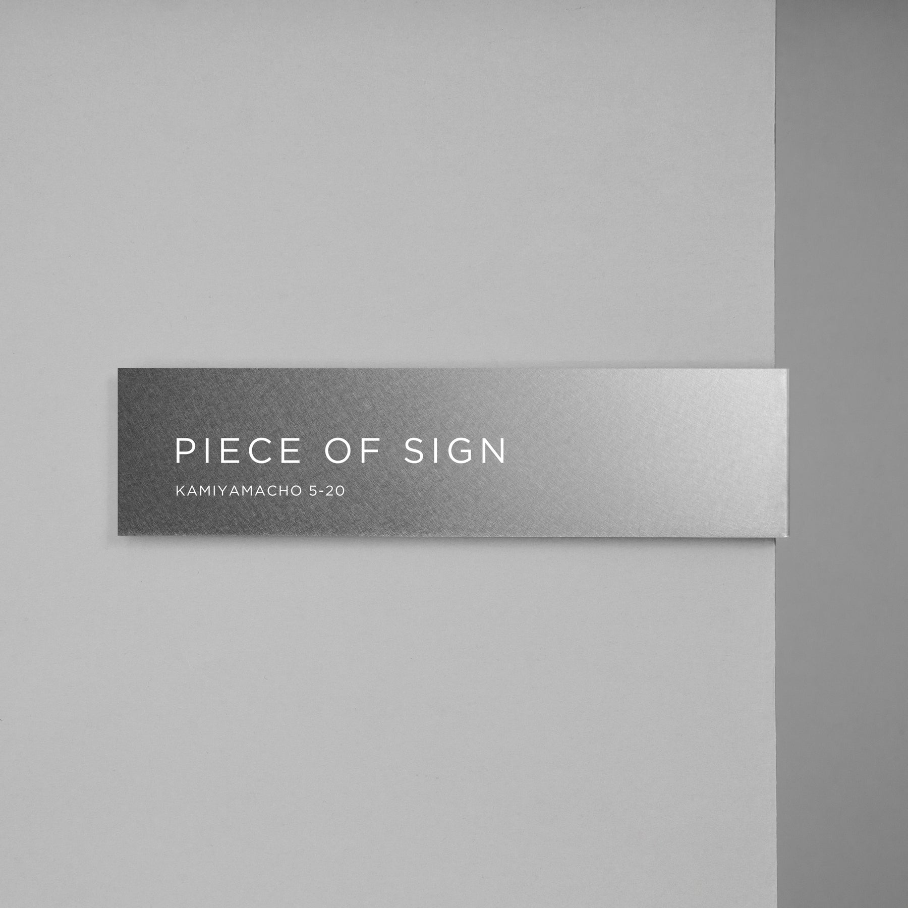 L-SHAPED CORNER SIGN